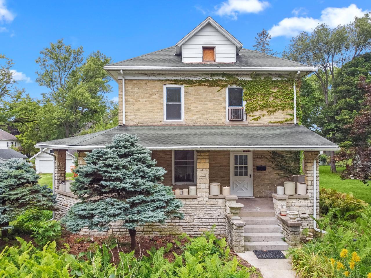 214 N Church St, Elkhorn, WI 53121 | MLS# 1871456 | Redfin 214 N Church St, Elkhorn, WI 53121 | MLS# 1871456 | Redfin