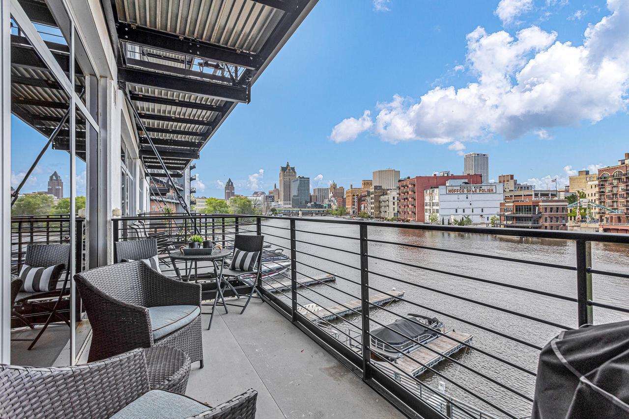 106 W Seeboth St #308, Milwaukee, WI 53204 | MLS# 1798524 | Redfin 106 W Seeboth St #308, Milwaukee, WI 53204 | MLS# 1798524 | Redfin