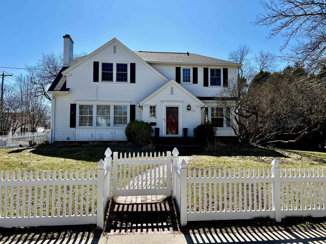 1117 Nicolet Blvd, Neenah, WI 54956 | Redfin 1117 Nicolet Blvd, Neenah, WI 54956 | Redfin