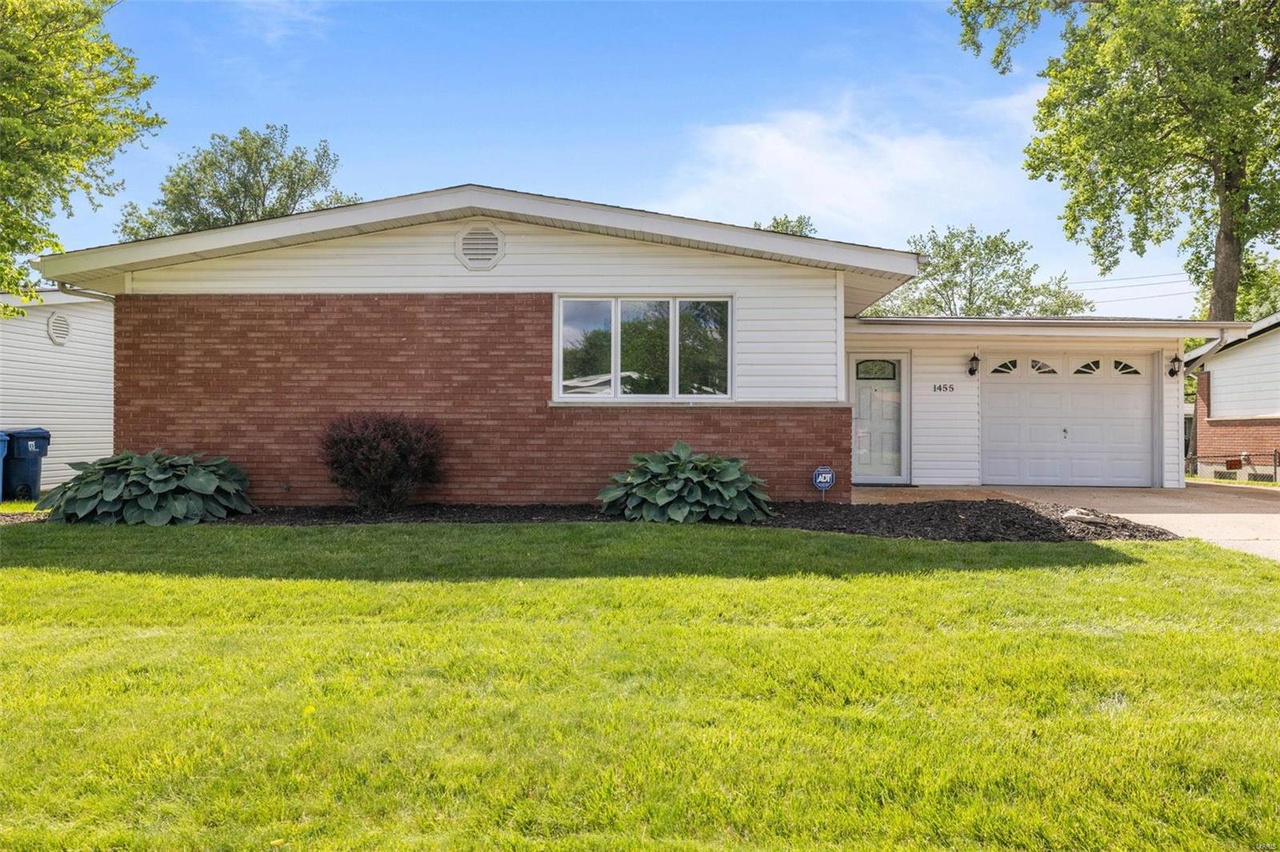1455 Thoroughbred Ln, Florissant, MO 63033 | Redfin 1455 Thoroughbred Ln, Florissant, MO 63033 | Redfin