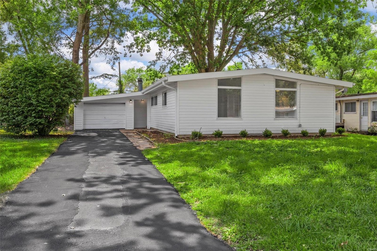 810 Pebble Ln, Florissant, MO 63033 | Redfin 810 Pebble Ln, Florissant, MO 63033 | Redfin