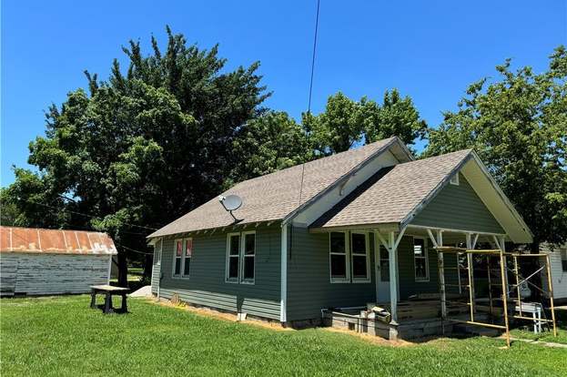 2630 Clark Ave, Parsons, KS 67357 | Redfin 2630 Clark Ave, Parsons, KS 67357 | Redfin