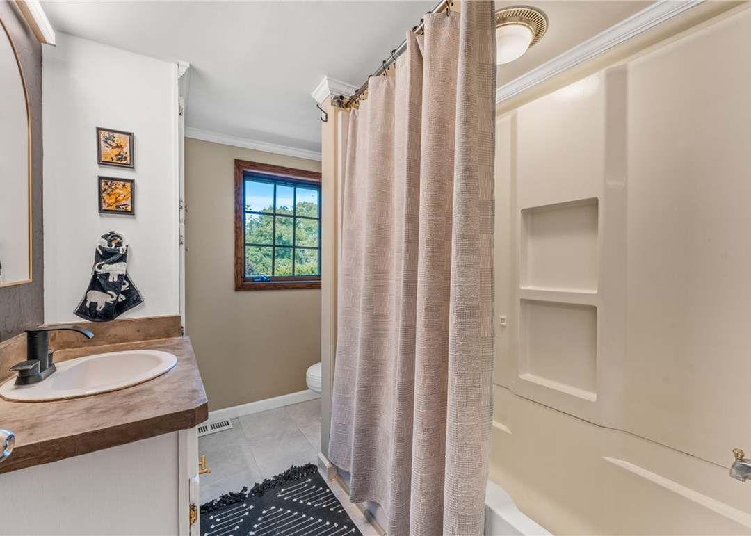 2734 Robertson, Sharpsville, PA 16150 | Redfin 2734 Robertson, Sharpsville, PA 16150 | Redfin