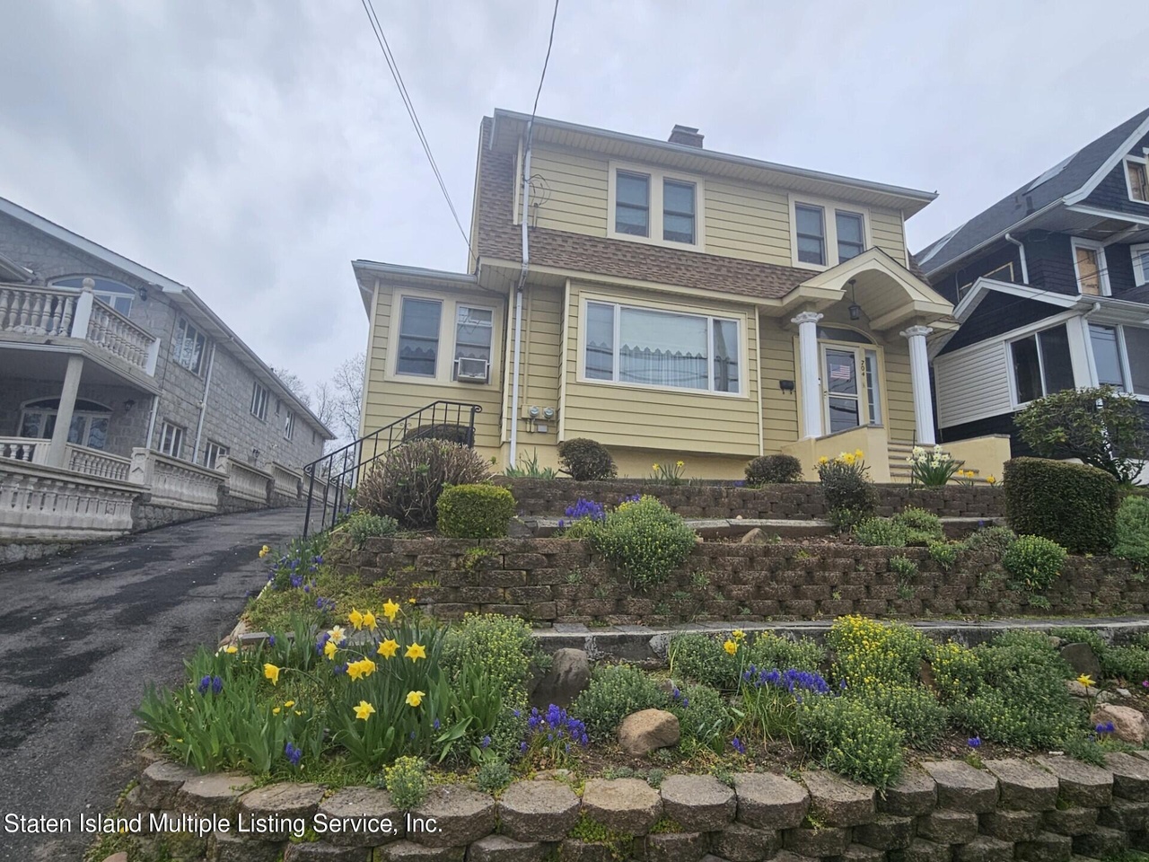 704 Tompkins Ave, Staten Island, NY 10305 | MLS# 2401930 | Redfin 704 Tompkins Ave, Staten Island, NY 10305 | MLS# 2401930 | Redfin