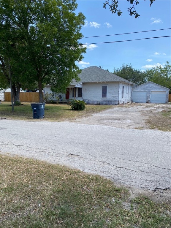 610 Burton St, Woodsboro, TX 78393 | MLS# 403939 | Redfin 610 Burton St, Woodsboro, TX 78393 | MLS# 403939 | Redfin