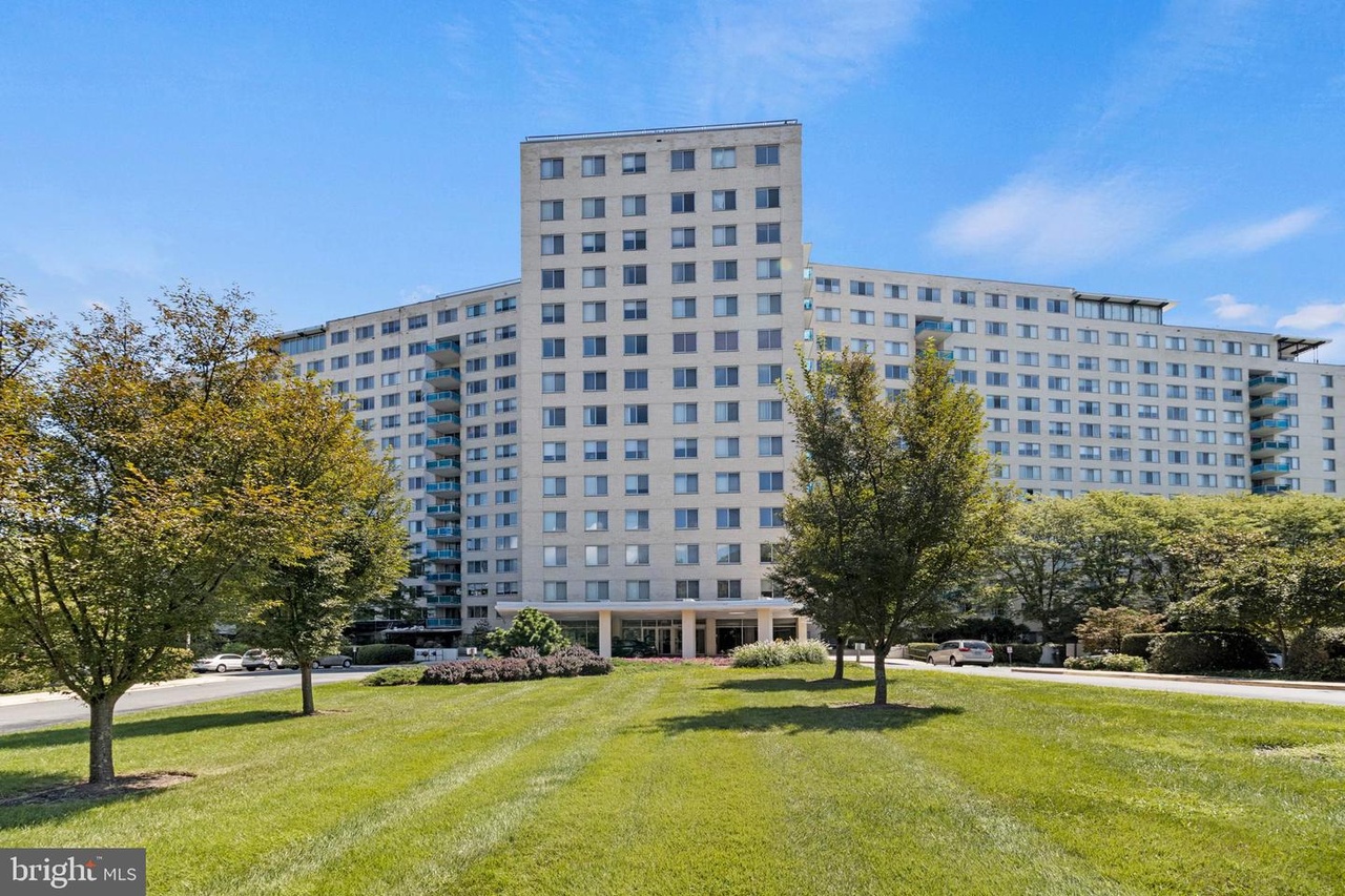10401 Grosvenor Pl 1208 Rockville Md 20852 Mls Mdmc2065378 Redfin