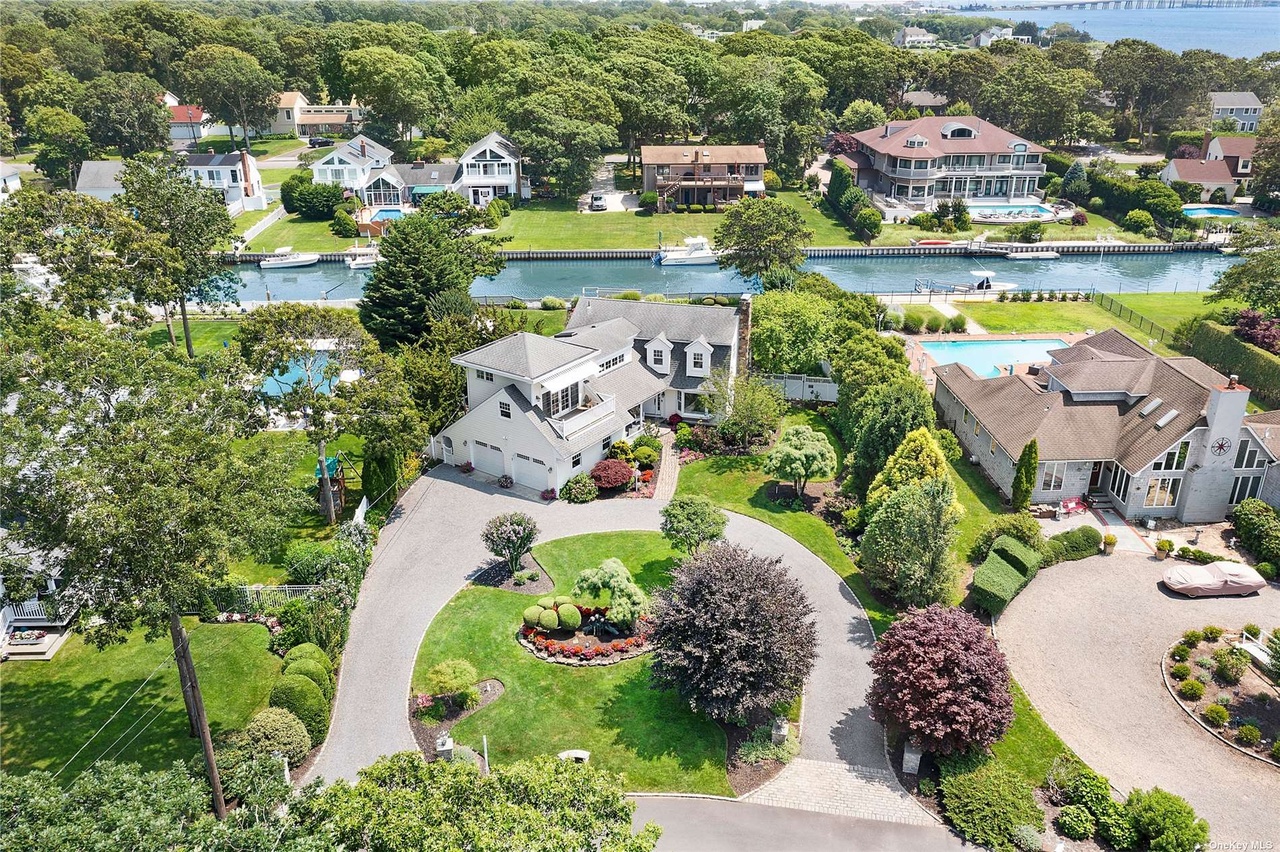 10 Canal Way Hampton Bays Ny 11946 Redfin