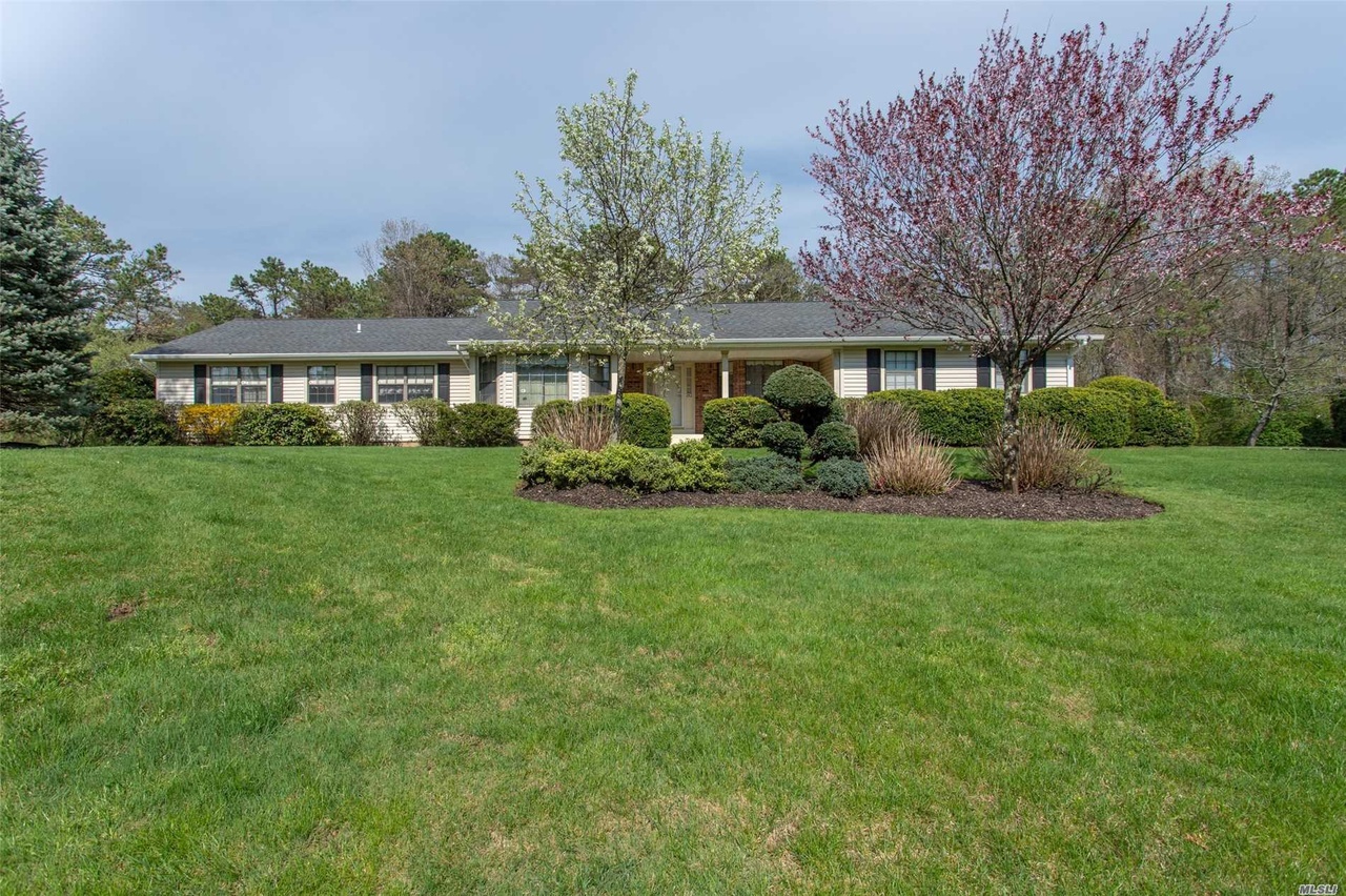 2 Wintergreen Dr W, Melville, NY 11747 | MLS# 3123946 | Redfin 2 Wintergreen Dr W, Melville, NY 11747 | MLS# 3123946 | Redfin