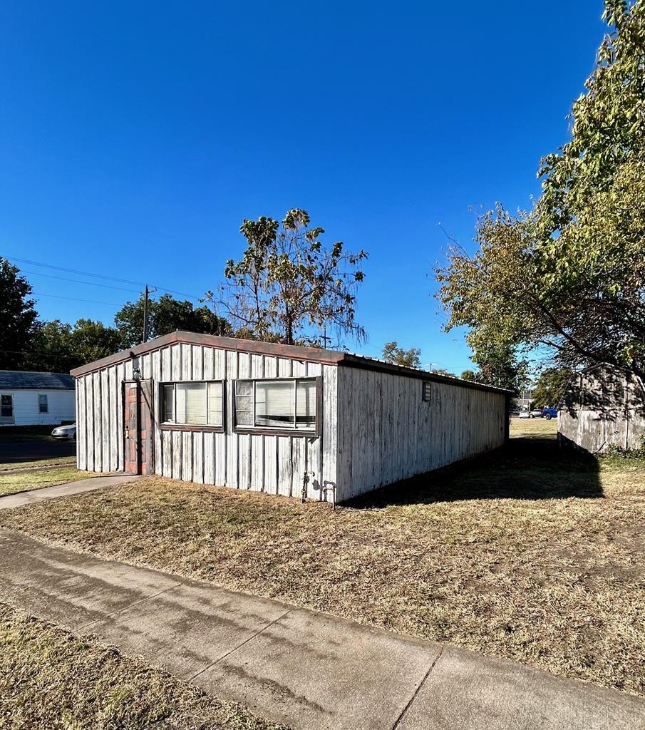 2129 Grand Ave, Parsons, KS 67357 | MLS# 47593 | Redfin 2129 Grand Ave, Parsons, KS 67357 | MLS# 47593 | Redfin
