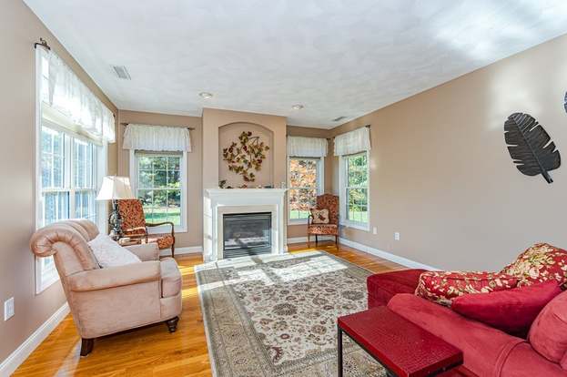 27 Emerald Ct 27 Tewksbury Ma 01876 Mls 73173989 Redfin