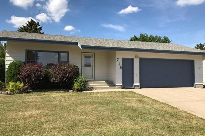 718 Wachter Ave E, Bismarck, ND 58504 | Redfin 718 Wachter Ave E, Bismarck, ND 58504 | Redfin