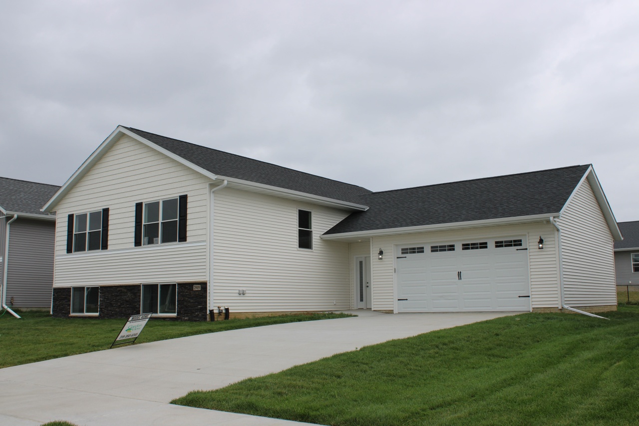 Curtis, Cedar Rapids, IA 52404 | For Sale ($369,900) ($369,900+) | Redfin Curtis, Cedar Rapids, IA 52404 | For Sale ($369,900) ($369,900+) | Redfin