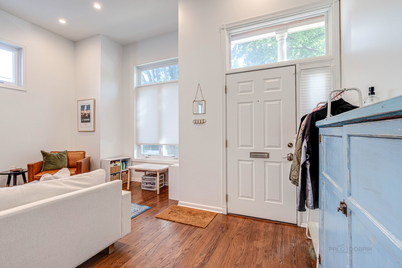 1348 W Melrose St, Chicago, IL 60657 | MLS# 11647323 | Redfin 1348 W Melrose St, Chicago, IL 60657 | MLS# 11647323 | Redfin