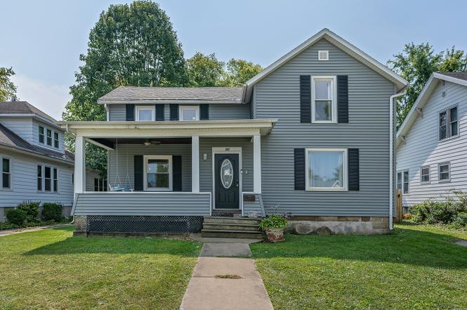 207 E Ash St, Fairbury, IL 61739 | Redfin 207 E Ash St, Fairbury, IL 61739 | Redfin